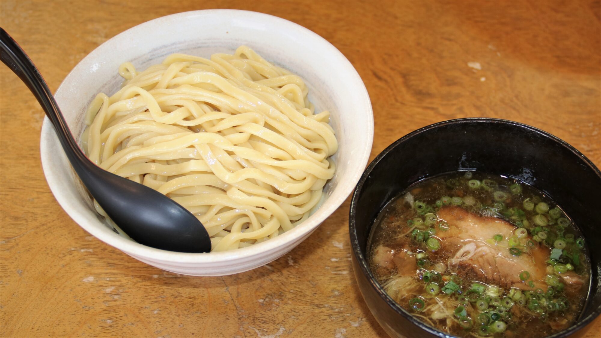 うどんのような極太麺 中華麺酒家 からっ風の前橋グルメ情報｜前橋発、新しい風 「めぶく」街 。前橋の様々な話題を取り扱う前橋新聞-mebukuです。