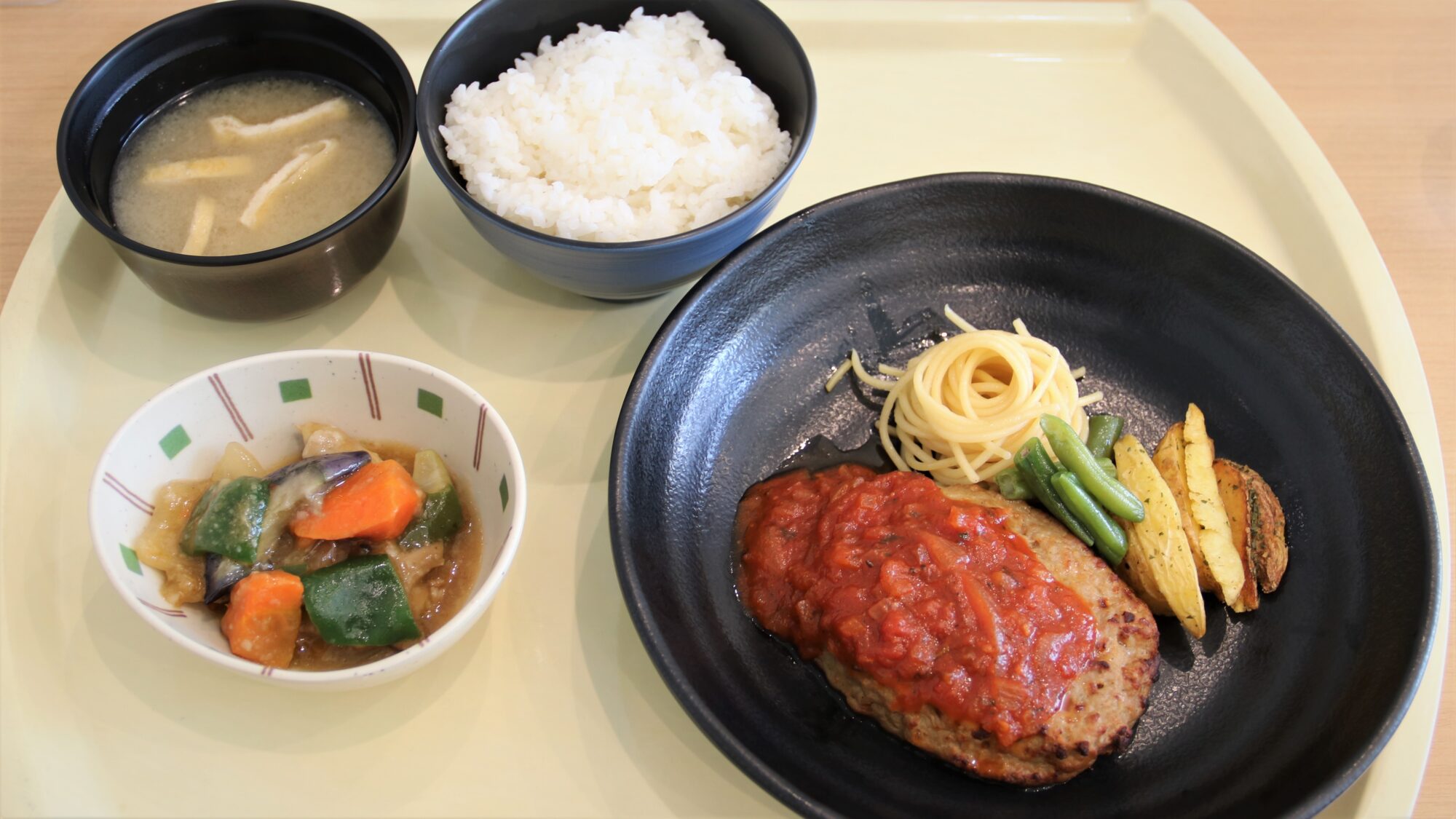日替わりで定食、ミニ丼、麺類 キャフェテリア若菜の前橋グルメ情報｜前橋発、新しい風 「めぶく」街 。前橋の様々な話題を取り扱う前橋新聞-mebukuです。