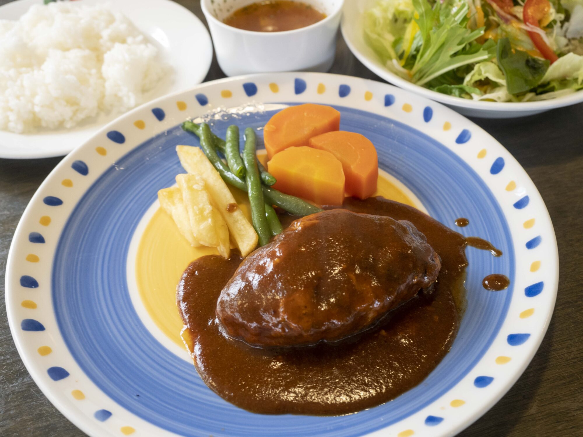 ポポット ふんわりハンバーグに濃厚デミグラス（N）の前橋グルメ情報｜前橋発、新しい風 「めぶく」街 。前橋の様々な話題を取り扱う前橋新聞-mebukuです。