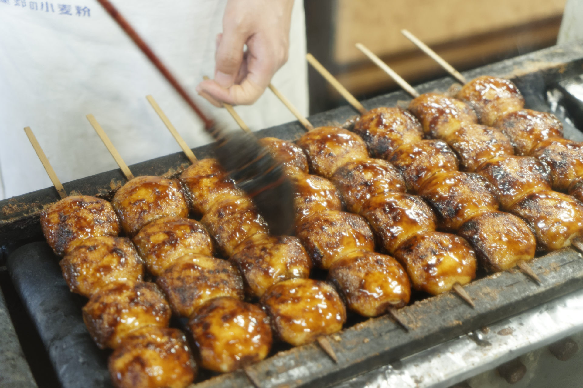 原嶋屋総本家 「皮が旨いんだよね」と糸井さん(K)の前橋グルメ情報｜前橋発、新しい風 「めぶく」街 。前橋の様々な話題を取り扱う前橋新聞-mebukuです。