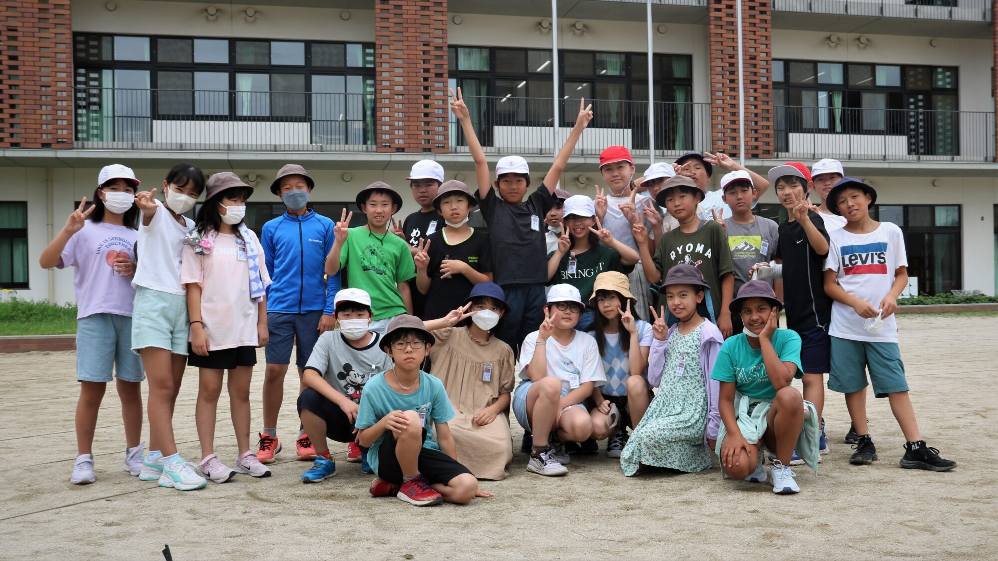 香港から来た2週間の同級生 佐幸さん桃井小に体験入学（K)｜前橋発、新しい風 「めぶく」街 。前橋の様々な話題を取り扱う前橋新聞-mebukuです。