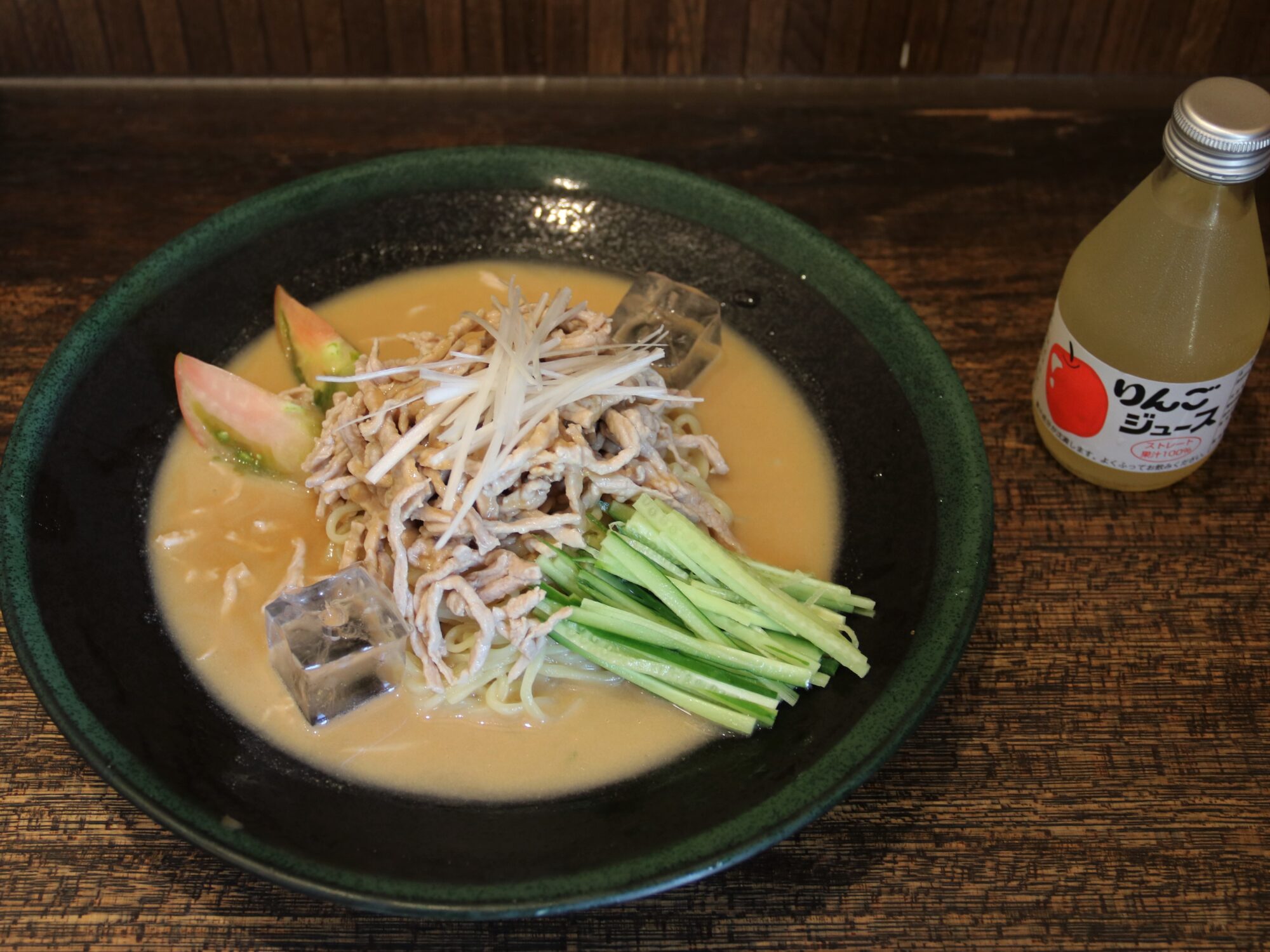 喜久屋食堂 豚糸（ルースー）を冷たい麺で(K)の前橋グルメ情報｜前橋発、新しい風 「めぶく」街 。前橋の様々な話題を取り扱う前橋新聞-mebukuです。