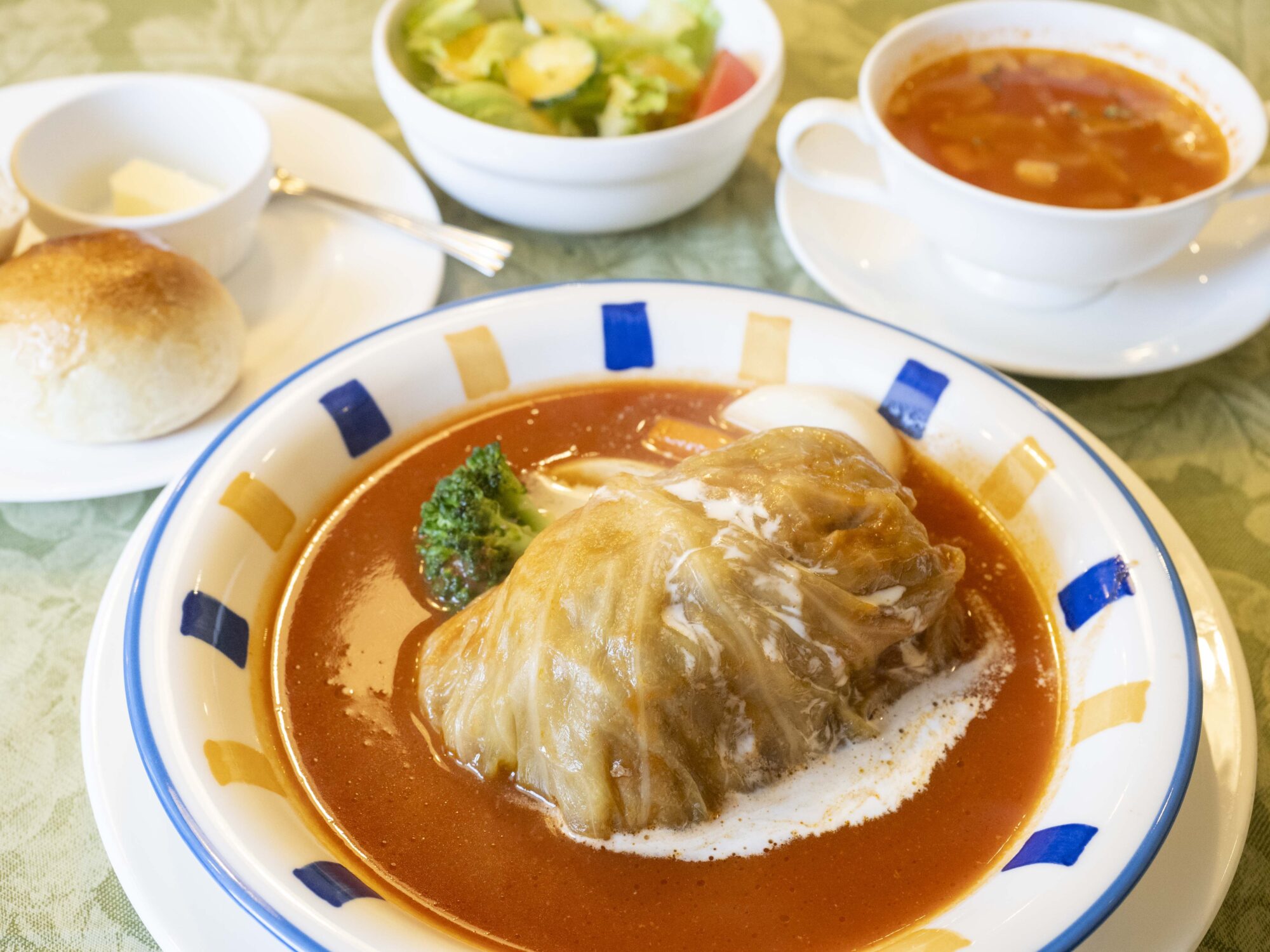 洋食や ボンファム 肉汁ジュワ～のロールキャベツ（N）の前橋グルメ情報｜前橋発、新しい風 「めぶく」街 。前橋の様々な話題を取り扱う前橋新聞-mebukuです。