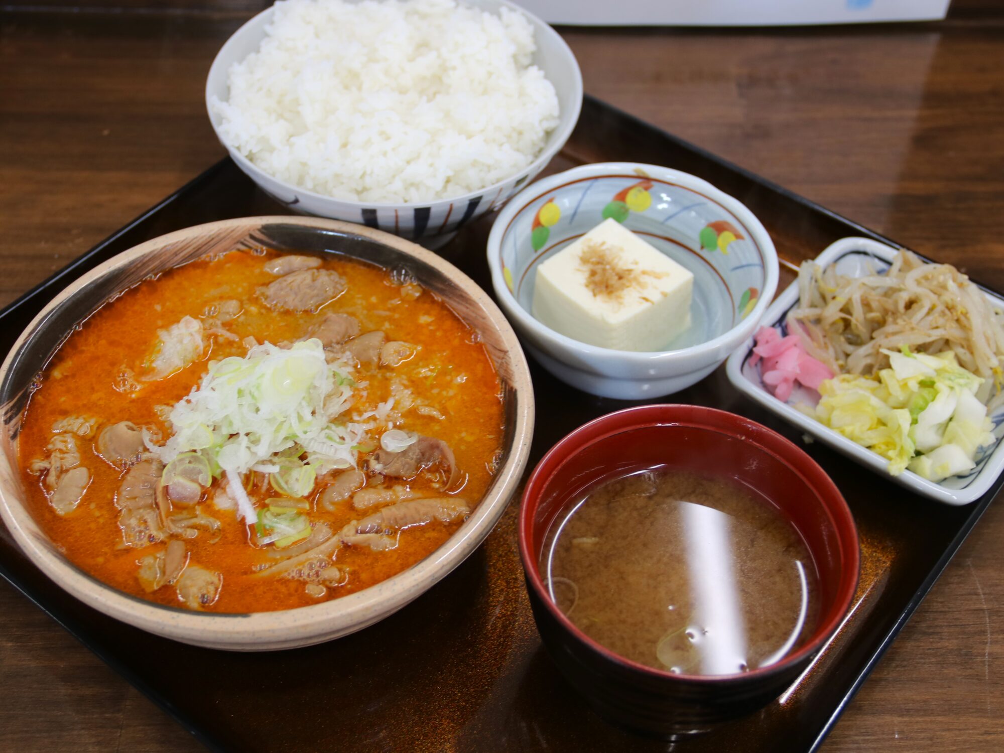 日の出食堂駒形店 注文は「もつ煮定食おかず大」(K)の前橋グルメ情報｜前橋発、新しい風 「めぶく」街 。前橋の様々な話題を取り扱う前橋新聞-mebukuです。
