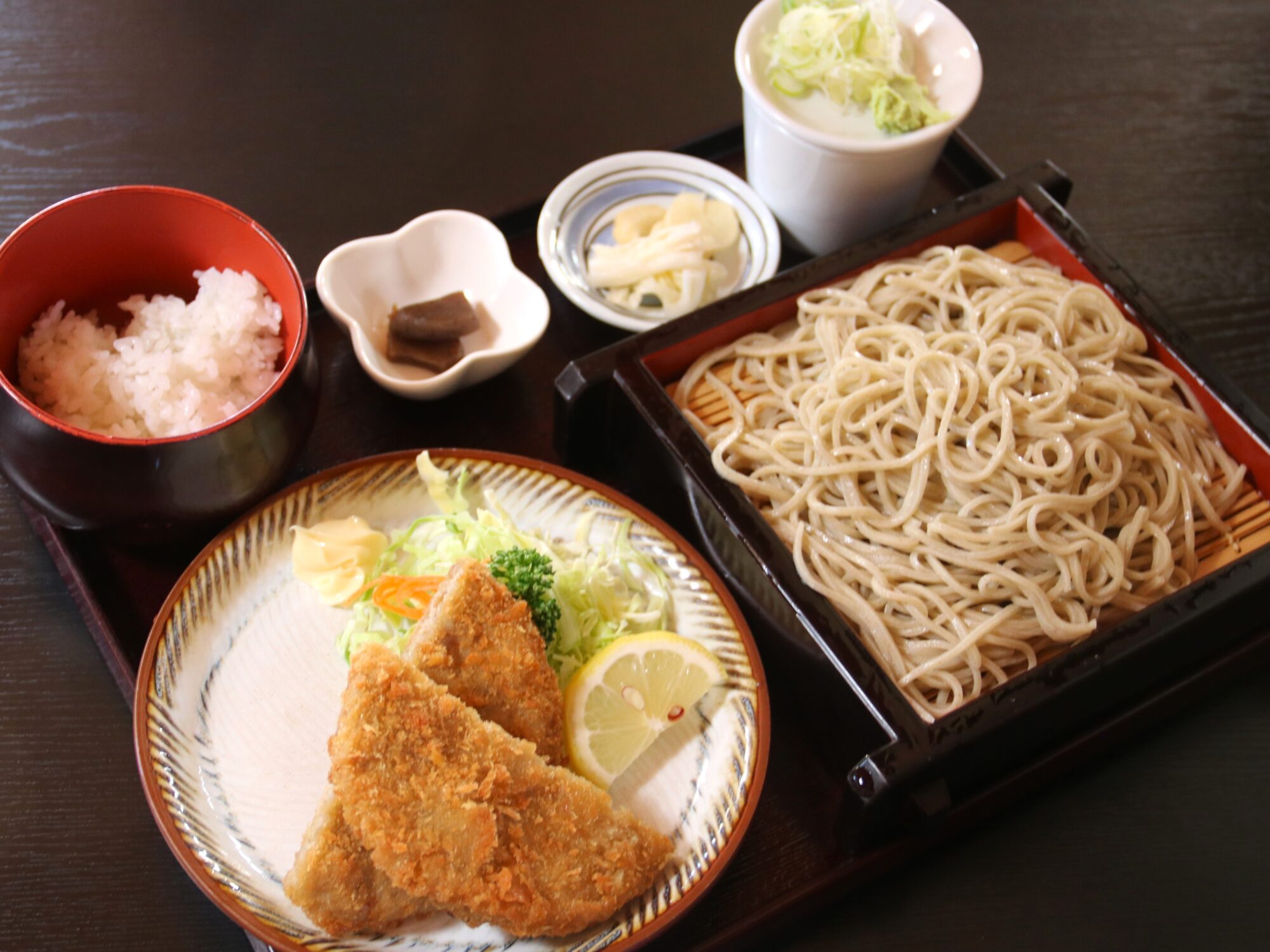 蕎麦仙人 風味爽やか「そばメンチ」(K)の前橋グルメ情報｜前橋発、新しい風 「めぶく」街 。前橋の様々な話題を取り扱う前橋新聞-mebukuです。