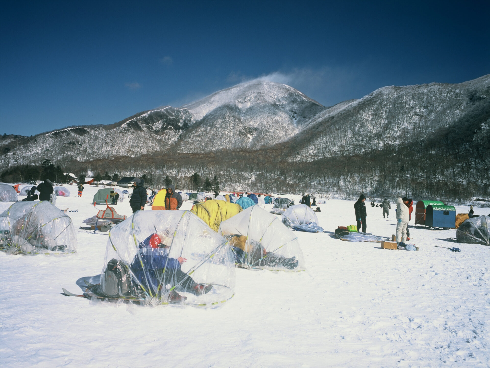 赤城大沼で氷上ワカサギ釣り 31日7時から部分解禁（K）｜前橋発、新しい風 「めぶく」街 。前橋の様々な話題を取り扱う前橋新聞-mebukuです。