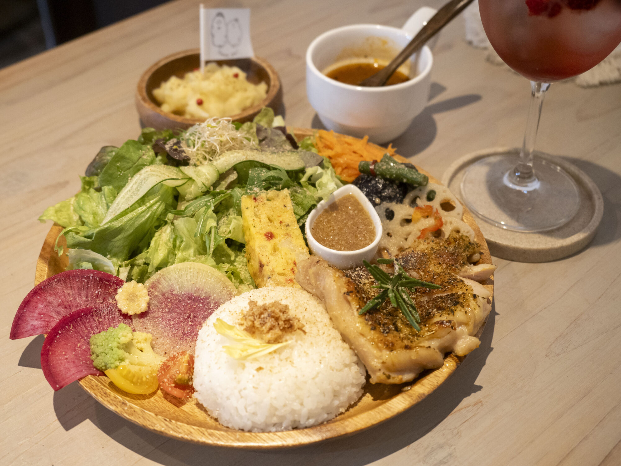 エメ・ポテト 北海道のポテトと豪華プレート（N）の前橋グルメ情報｜前橋発、新しい風 「めぶく」街 。前橋の様々な話題を取り扱う前橋新聞-mebukuです。