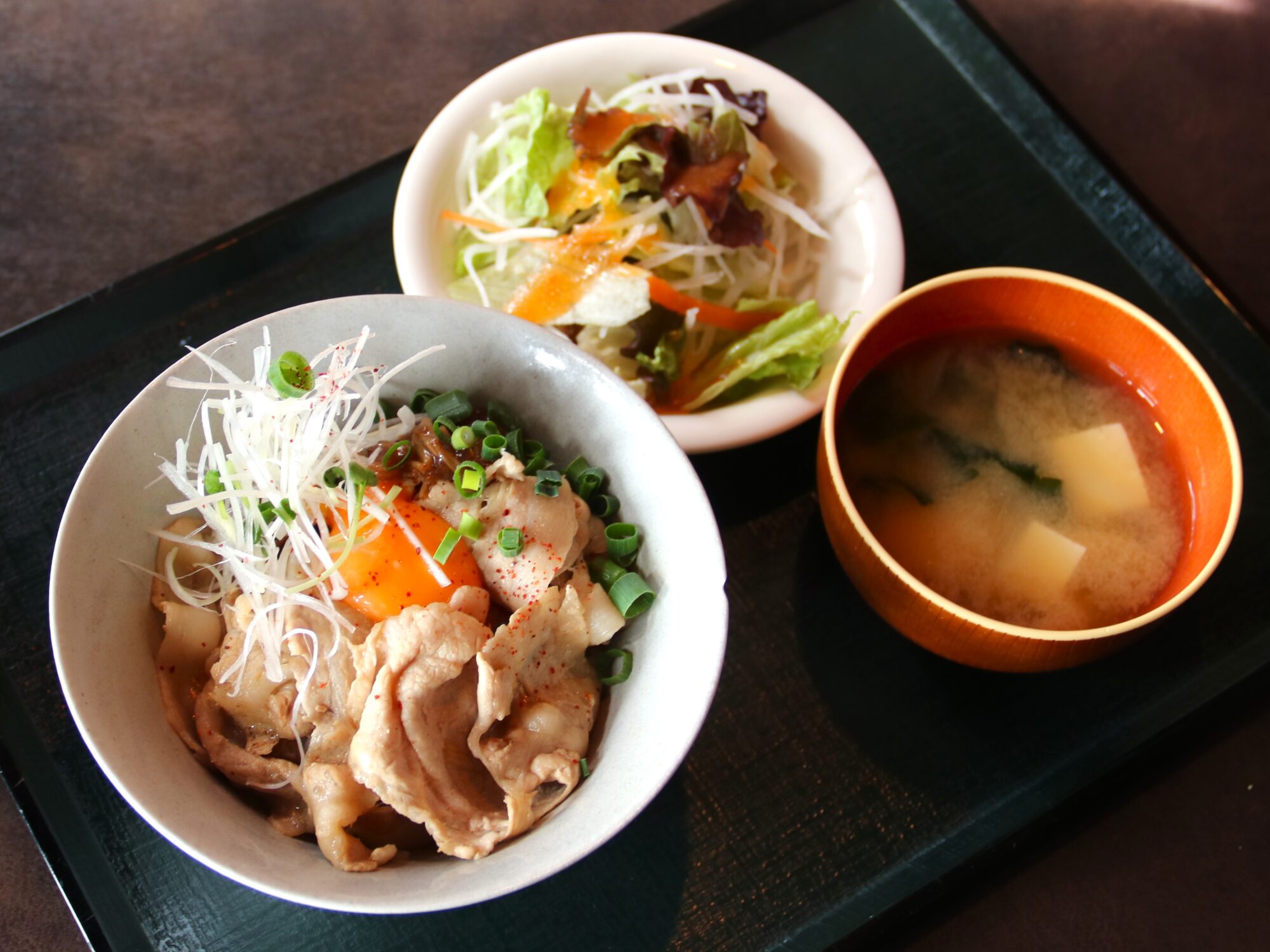 居酒屋ごはん アラマキッチン やまと豚をすき焼き風に(K)の前橋グルメ情報｜前橋発、新しい風 「めぶく」街 。前橋の様々な話題を取り扱う前橋新聞-mebukuです。