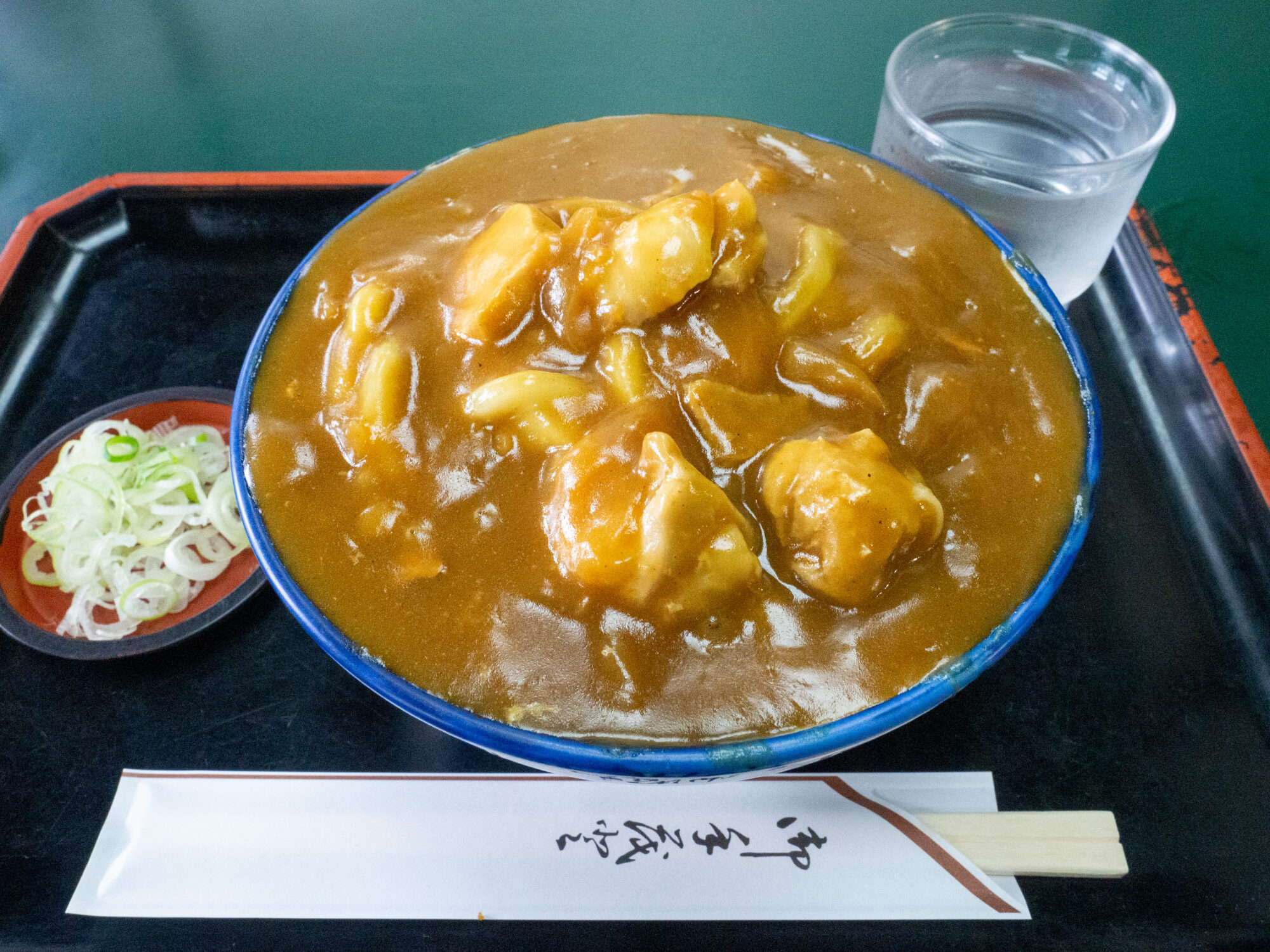 島田屋支店 こぼれないカレー南蛮(K)の前橋グルメ情報｜前橋発、新しい風 「めぶく」街 。前橋の様々な話題を取り扱う前橋新聞-mebukuです。