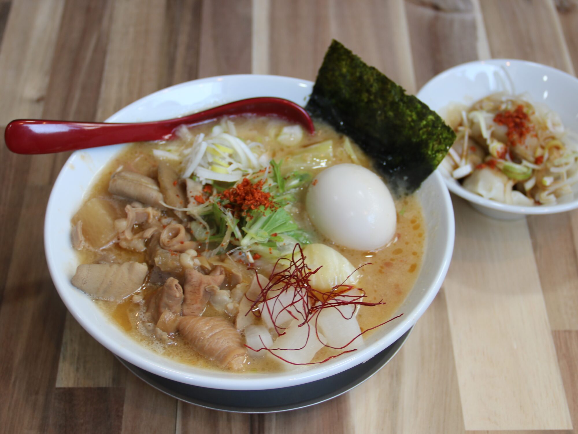 とりよしらーめん 群馬のラーメンは「もつ煮」(K)の前橋グルメ情報｜前橋発、新しい風 「めぶく」街 。前橋の様々な話題を取り扱う前橋新聞-mebukuです。