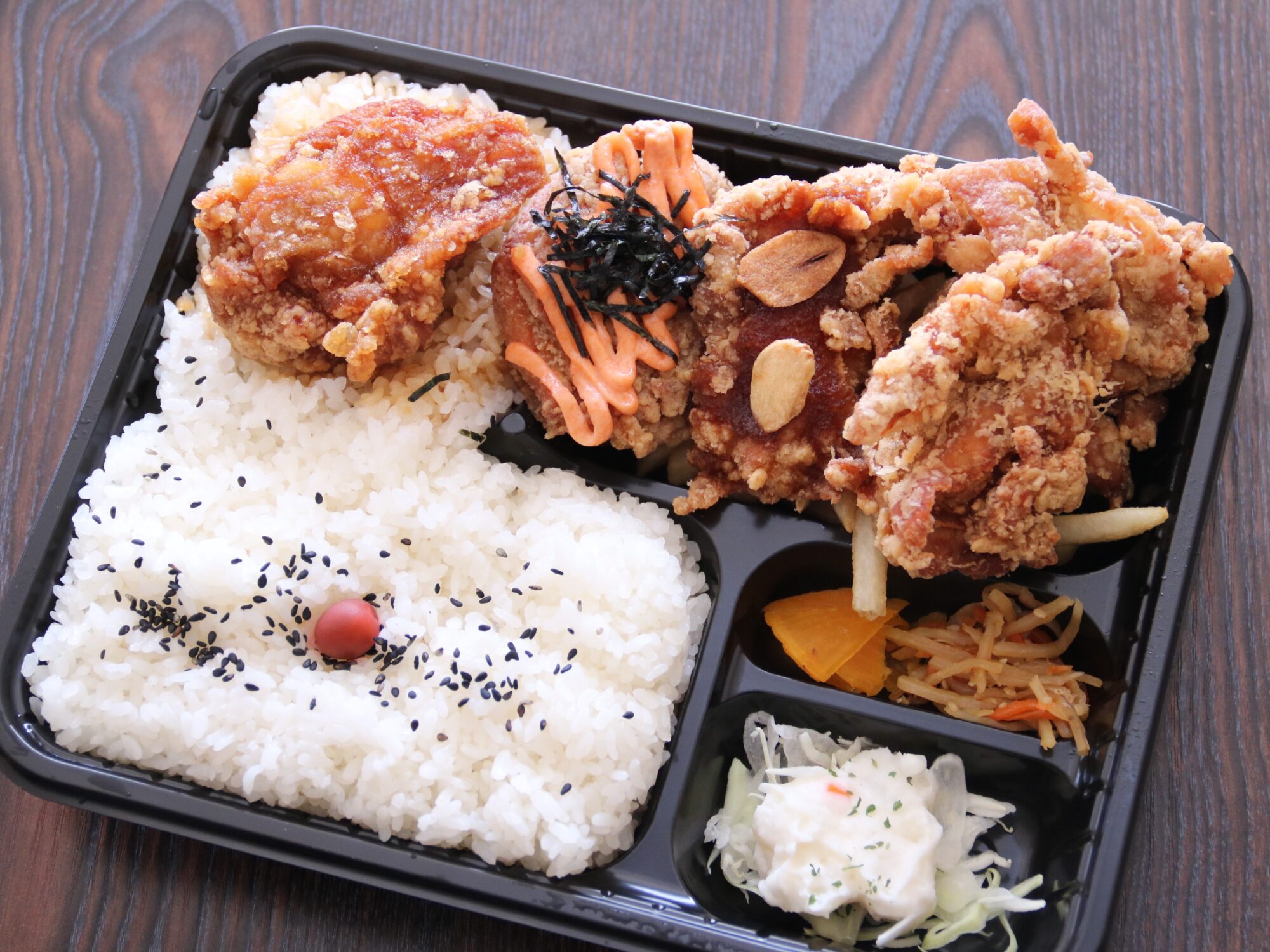 アパッチ センター店 「1㌔弁当」3人で完食（K）の前橋グルメ情報｜前橋発、新しい風 「めぶく」街 。前橋の様々な話題を取り扱う前橋新聞-mebukuです。