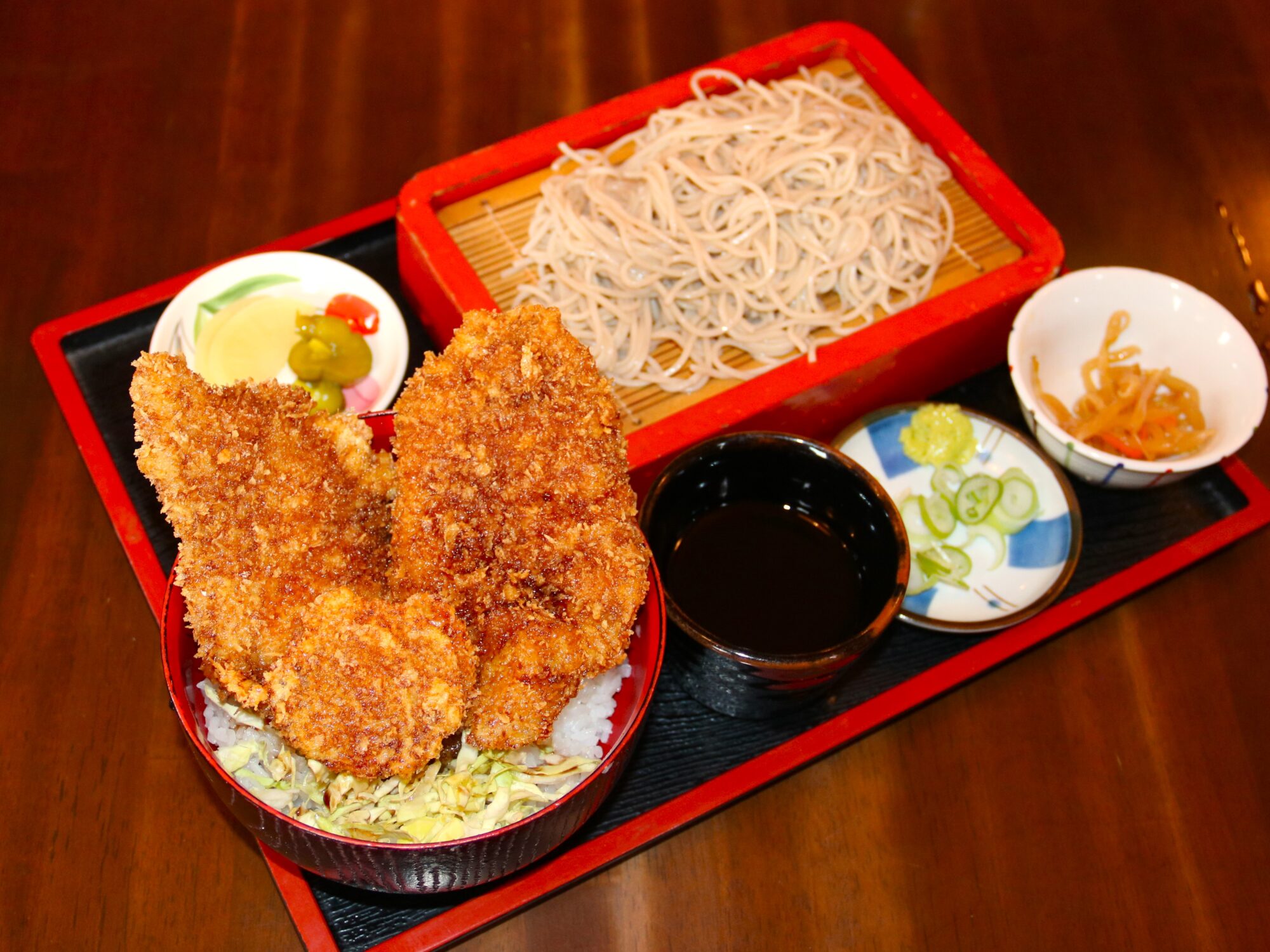 新亀本店 甘さが伝統 ソースかつ丼(k)の前橋グルメ情報｜前橋発、新しい風 「めぶく」街 。前橋の様々な話題を取り扱う前橋新聞-mebukuです。