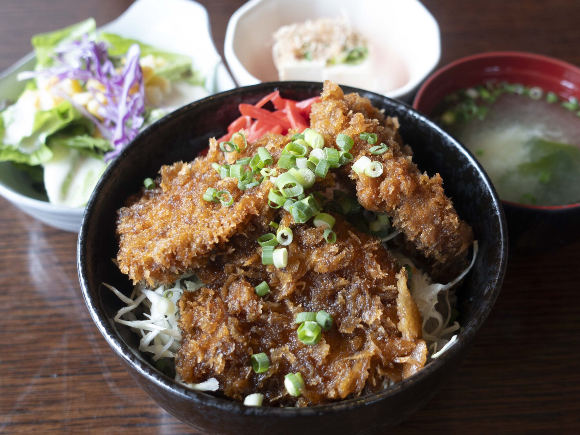 蒼い屋 ソースが絶妙 ヒレカツ丼(K)の前橋グルメ情報｜前橋発、新しい風 「めぶく」街 。前橋の様々な話題を取り扱う前橋新聞-mebukuです。