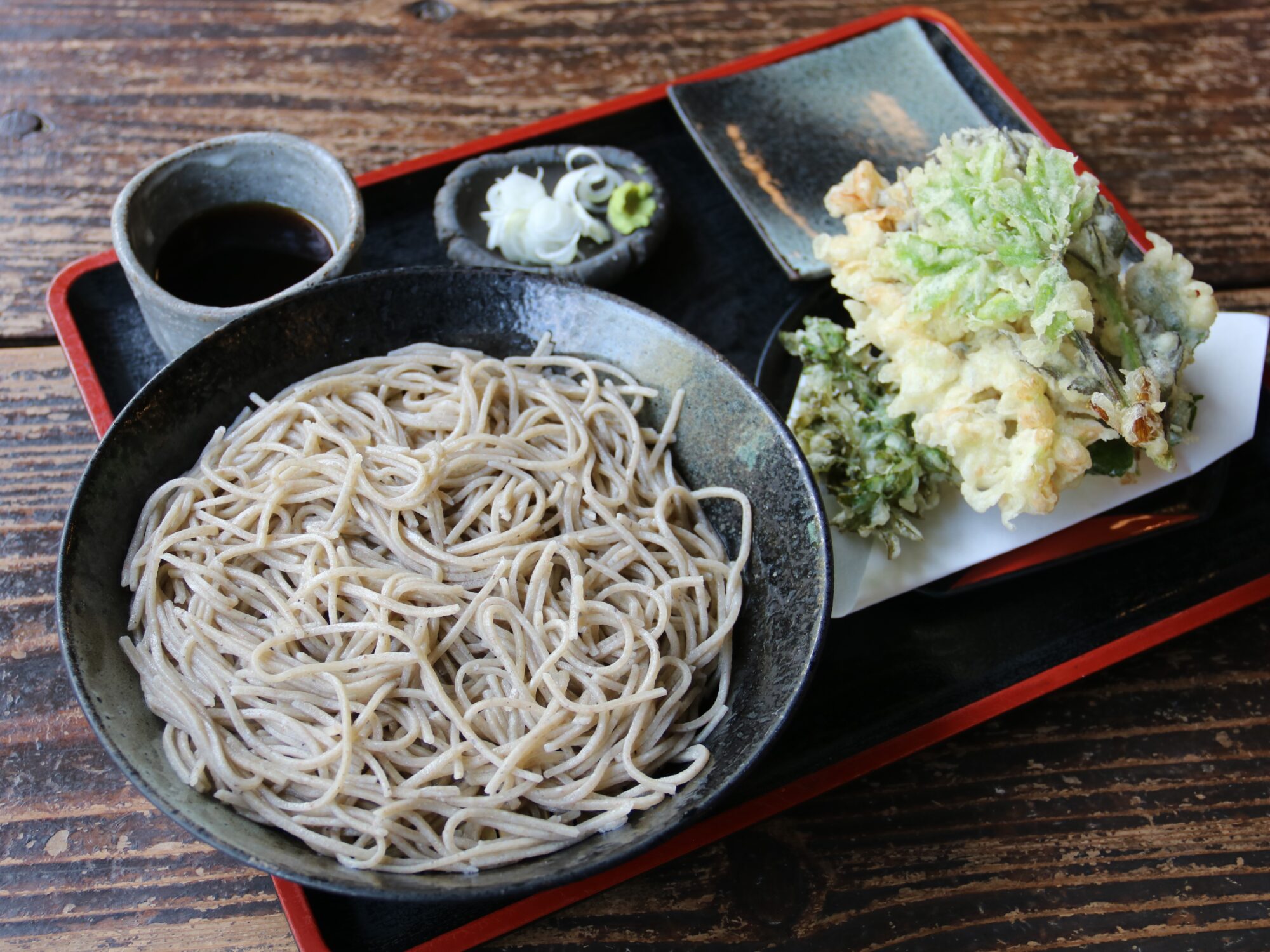 風の庵（かぜのいおり） 十割蕎麦と赤城の山菜天ぷ（K））の前橋グルメ情報｜前橋発、新しい風 「めぶく」街 。前橋の様々な話題を取り扱う前橋新聞-mebukuです。