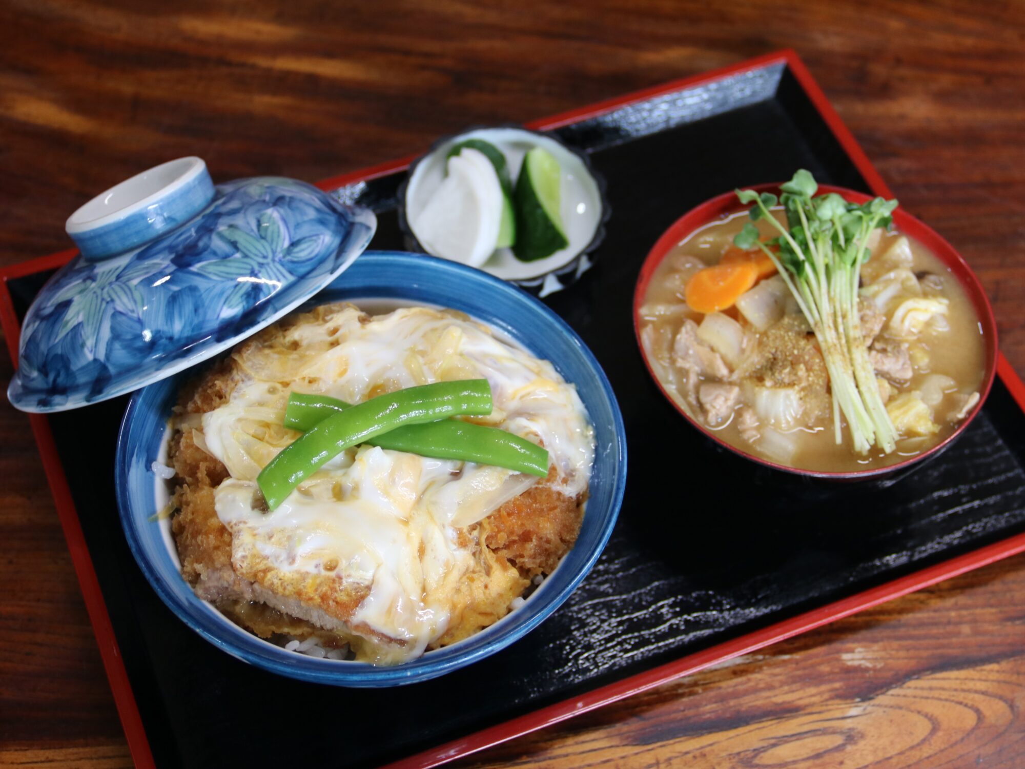 観堂食堂 愛すべき王道のかつ丼(K)の前橋グルメ情報｜前橋発、新しい風 「めぶく」街 。前橋の様々な話題を取り扱う前橋新聞-mebukuです。