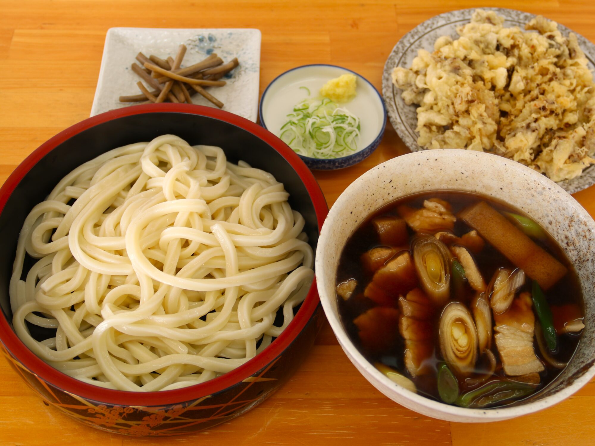 うどん処 みかわ 強いコシに負けない肉汁の前橋グルメ情報｜前橋発、新しい風 「めぶく」街 。前橋の様々な話題を取り扱う前橋新聞-mebukuです。