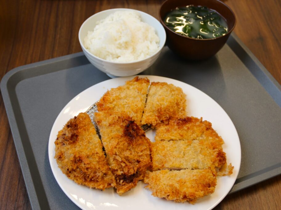 【前橋500円グルメ探検隊 11】 肉の匠 どんぶり舎（や）の前橋グルメ情報｜前橋発、新しい風 「めぶく」街 。前橋の様々な話題を取り扱う前橋新聞-mebukuです。