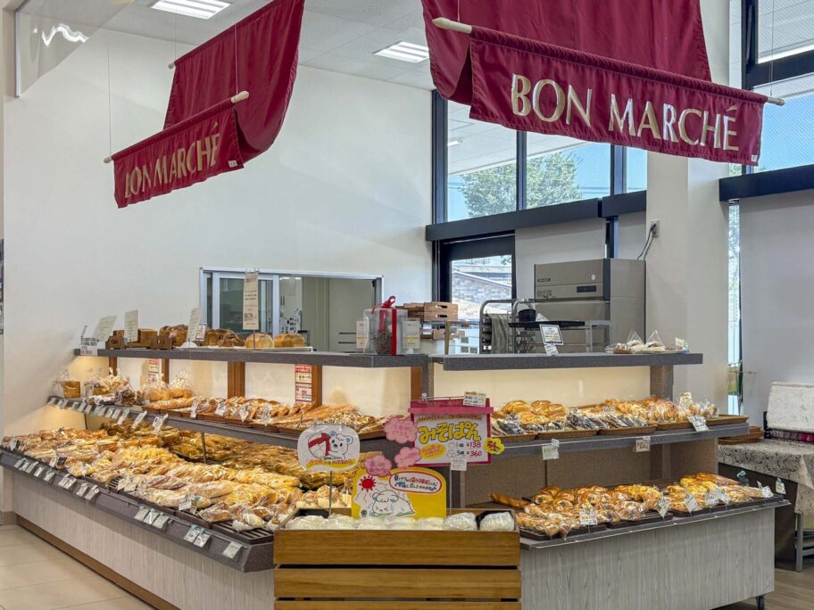 ボン・マルシェ川原店 驚きのサイズ感！思わず測りたくなるパンの前橋グルメ情報｜前橋発、新しい風 「めぶく」街 。前橋の様々な話題を取り扱う前橋新聞-mebukuです。