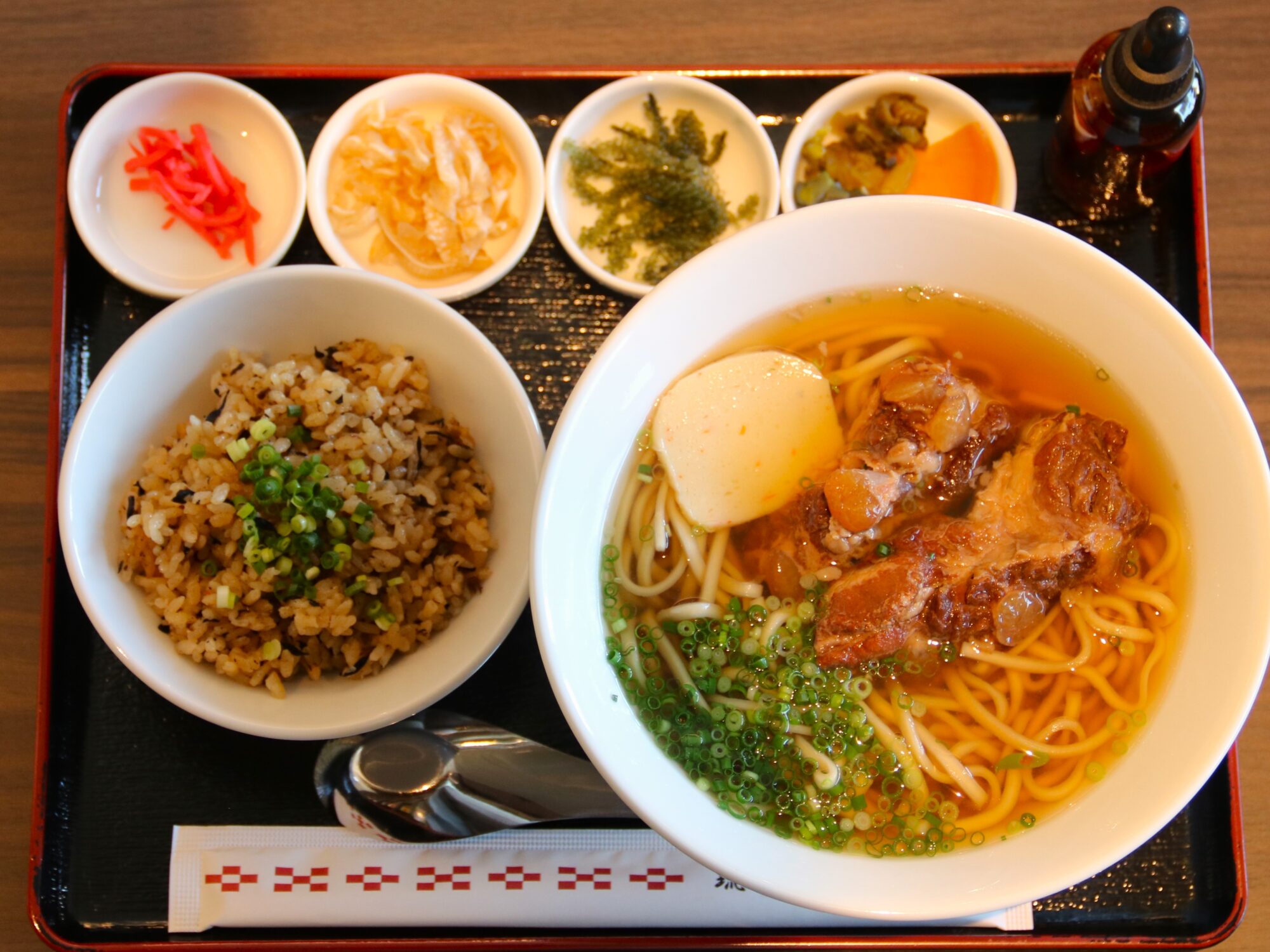 琉球そば 知花Premium 大満足の「男の定食」の前橋グルメ情報｜前橋発、新しい風 「めぶく」街 。前橋の様々な話題を取り扱う前橋新聞-mebukuです。