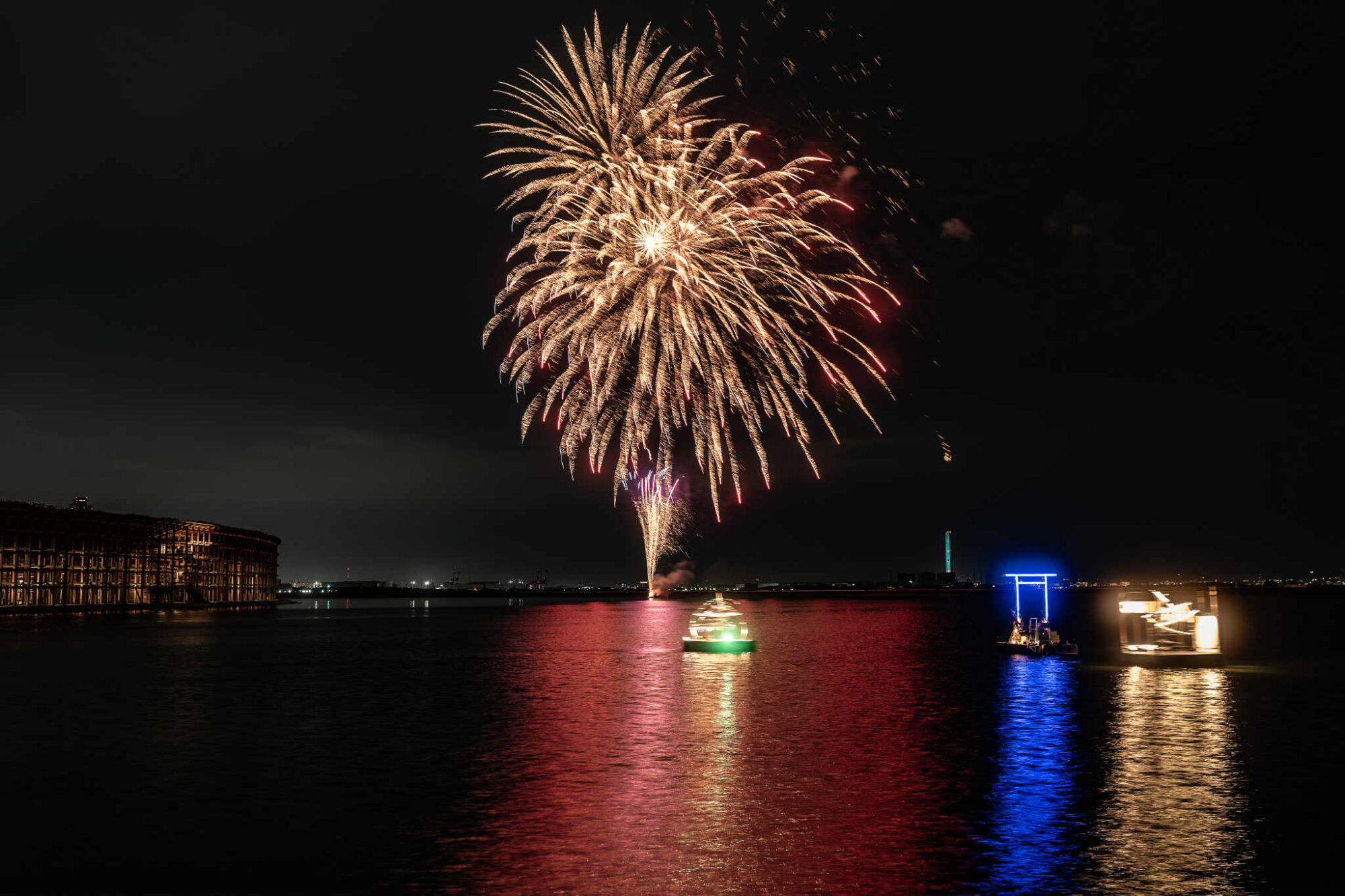 大阪万博に赤城の「光の鳥居」 祭りの先の未来 映し出す｜前橋発、新しい風 「めぶく」街 。前橋の様々な話題を取り扱う前橋新聞-mebukuです。